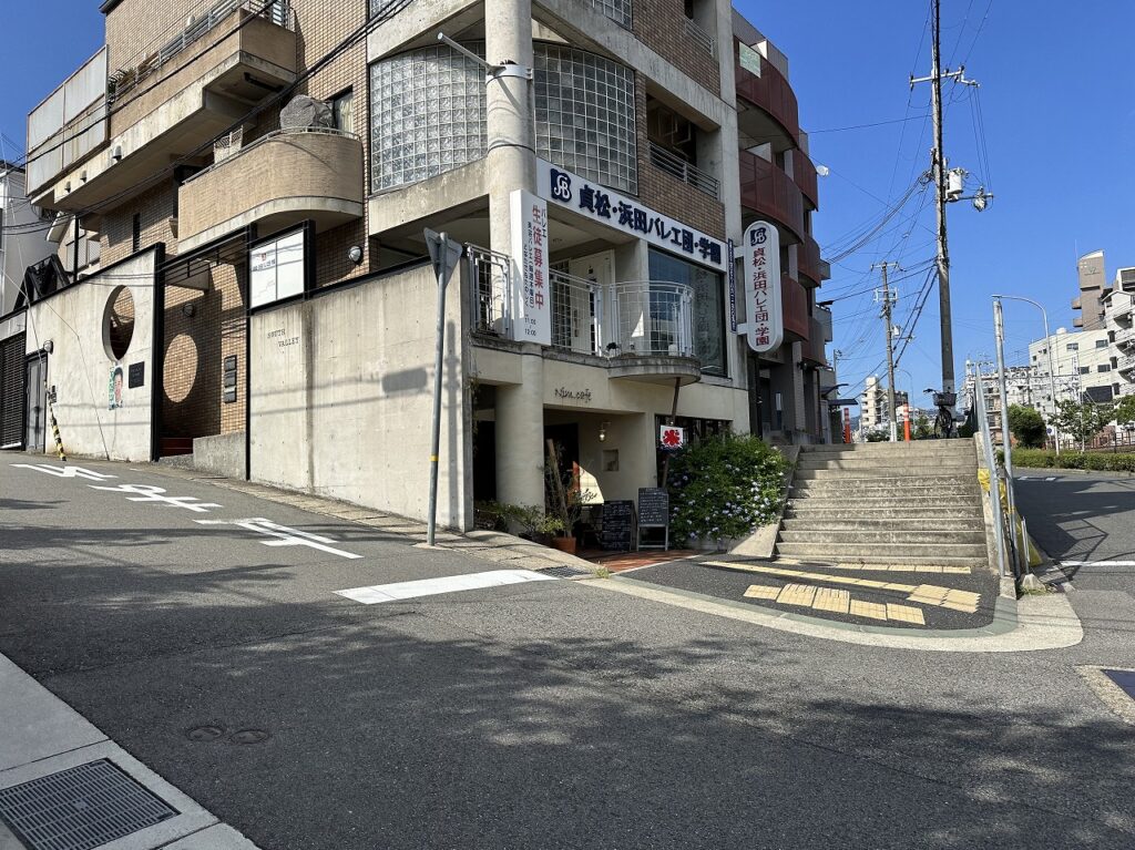 【神戸市灘区】阪急王子公園駅すぐ『Nim.cafe（ニムカフェ）』さんで、贅沢なかき氷をいただきました(≧ ≦) 桃が重たすぎて氷が沈んでいく ...